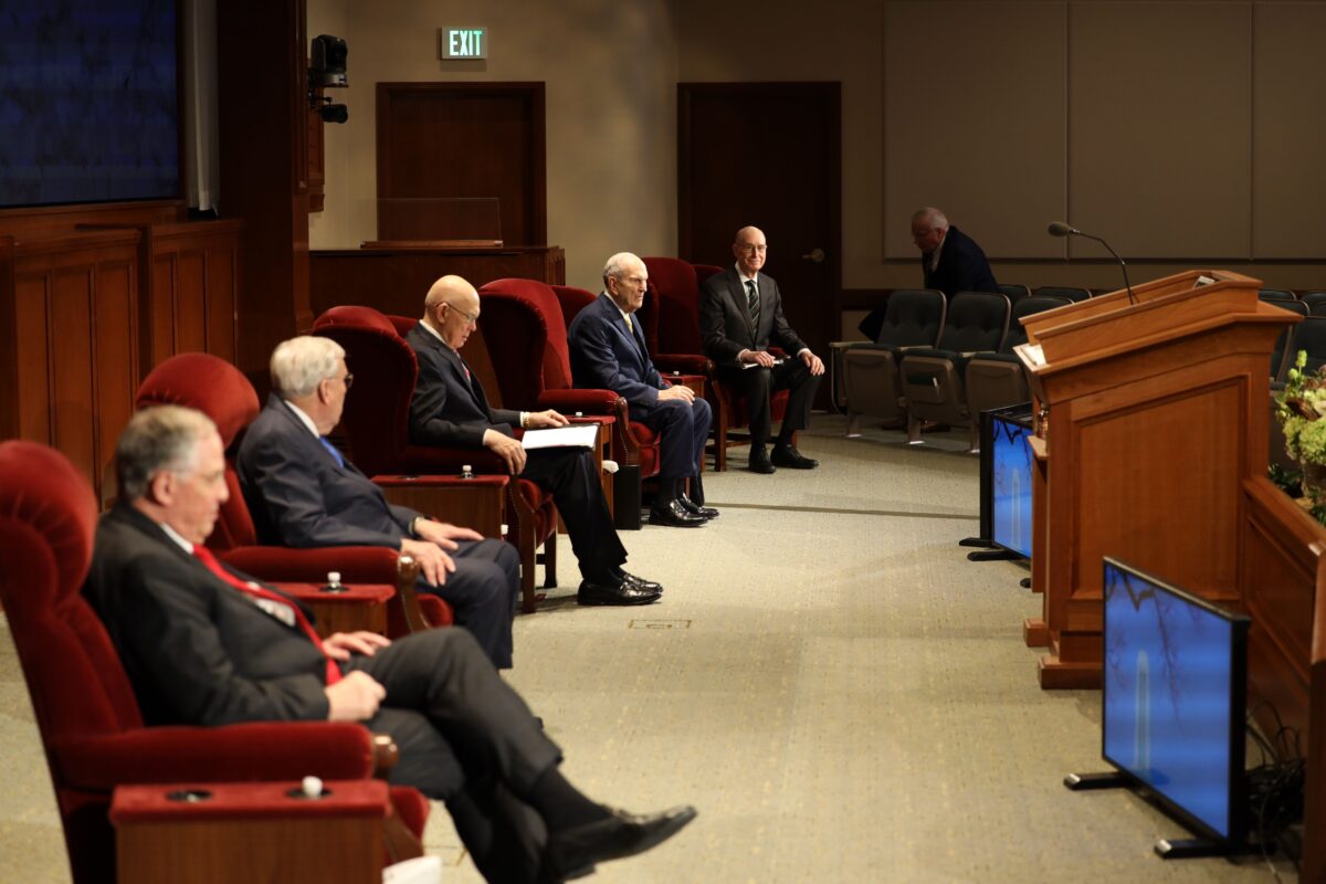 Historical LDS conference opens with emphasis on First Vision ...